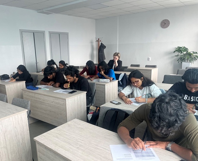 Open Curator‘s Hour: «Conflicts and Ways of Resolution in a Student ...